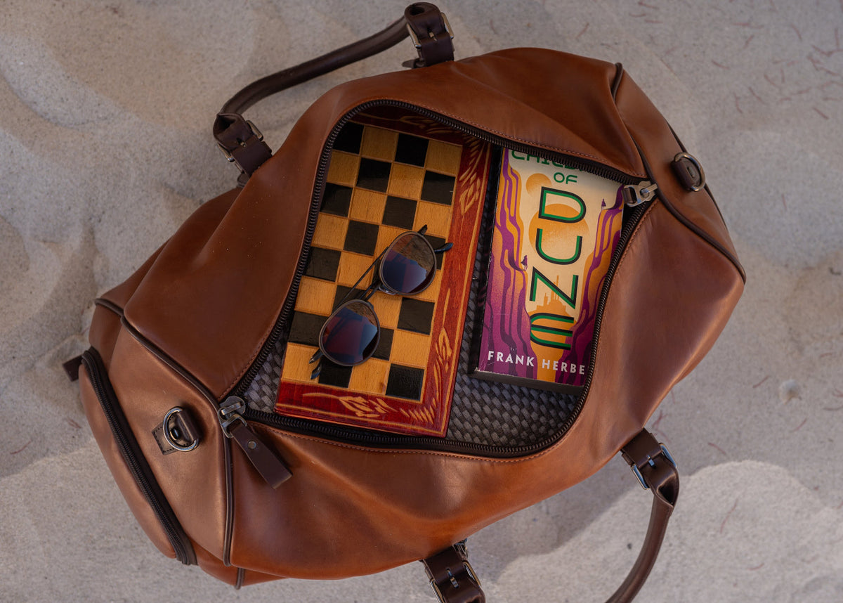 Wie packt man eine Duffle Bag richtig? – Gentlemen's